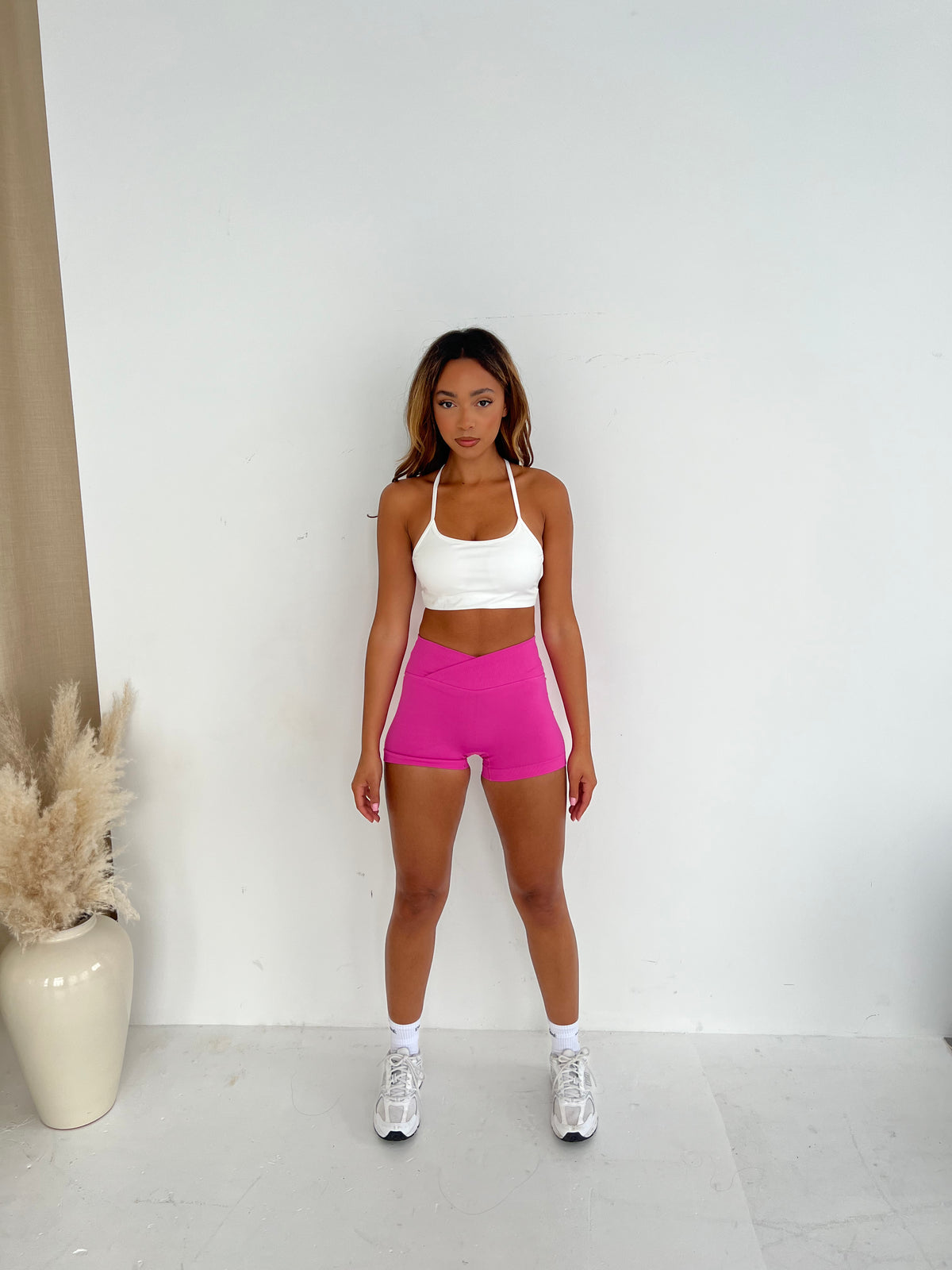 Cross strap Bra in - White | ENDOIRE